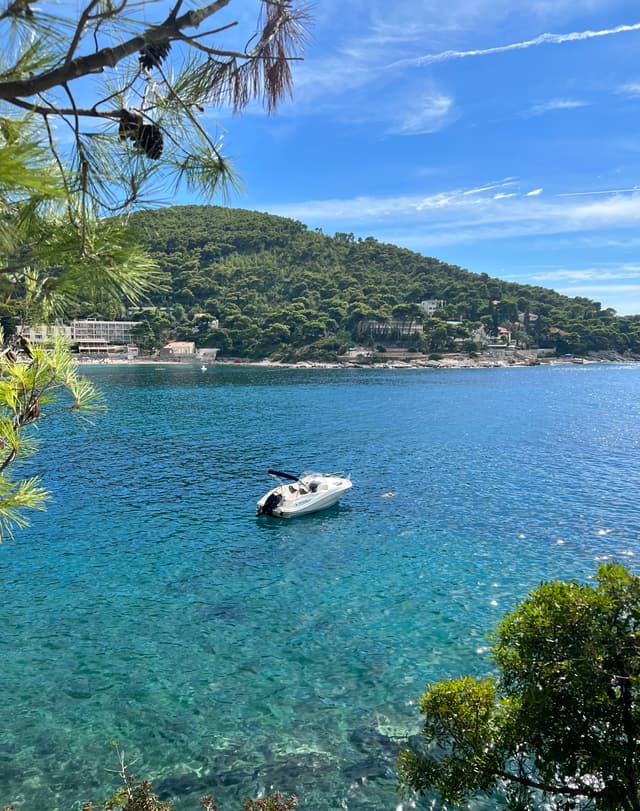 Olivia Reyes | Fora Travel