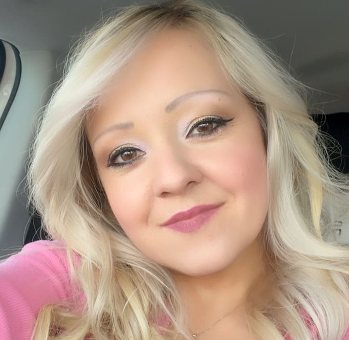 Eva Meade | Fora Travel